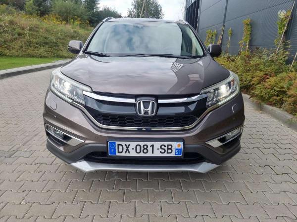 Honda CR-V 2015 in Vilnius on AUTOMOTO.COM.LV Brown Honda CR-V 2015 in Vilnius, with an engine capacity of 1.60 L and mileage of 180 thousand km for 12900 €, photo 9 on AUTOMOTO.COM.LV