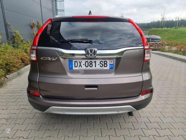 Honda CR-V 2015 in Vilnius on AUTOMOTO.COM.LV Brown Honda CR-V 2015 in Vilnius, with an engine capacity of 1.60 L and mileage of 180 thousand km for 12900 €, photo 10 on AUTOMOTO.COM.LV