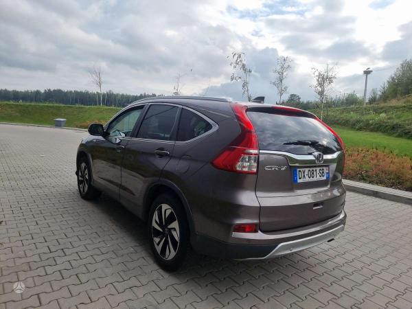 Honda CR-V 2015 in Vilnius on AUTOMOTO.COM.LV Brown Honda CR-V 2015 in Vilnius, with an engine capacity of 1.60 L and mileage of 180 thousand km for 12900 €, photo 11 on AUTOMOTO.COM.LV