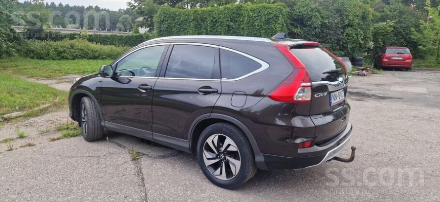 Brown Honda CR-V 2016 in Riga, with an engine capacity of 2.00 L and mileage of 196 thousand km for 15900 €, photo 5 on AUTOMOTO.COM.LV