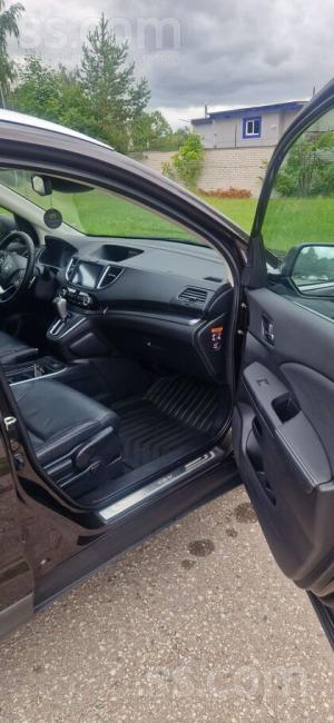 Brown Honda CR-V 2016 in Riga, with an engine capacity of 2.00 L and mileage of 196 thousand km for 15900 €, photo 10 on AUTOMOTO.COM.LV