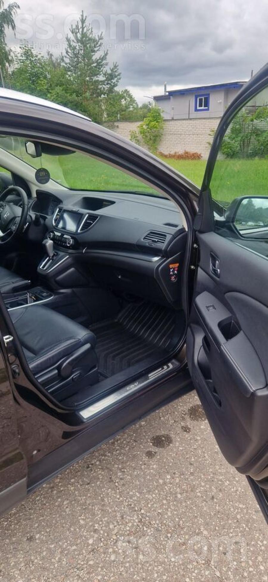 Brown Honda CR-V 2016 in Riga, with an engine capacity of 2.00 L and mileage of 196 thousand km for 15900 €, photo 10 on AUTOMOTO.COM.LV
