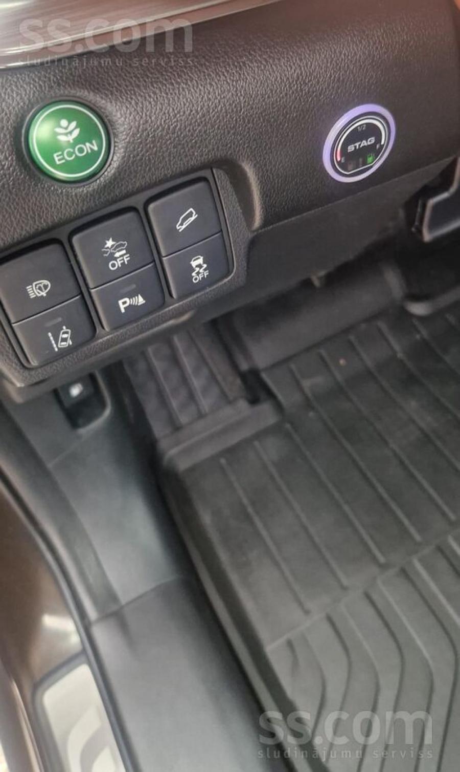 Brown Honda CR-V 2016 in Riga, with an engine capacity of 2.00 L and mileage of 196 thousand km for 15900 €, photo 14 on AUTOMOTO.COM.LV