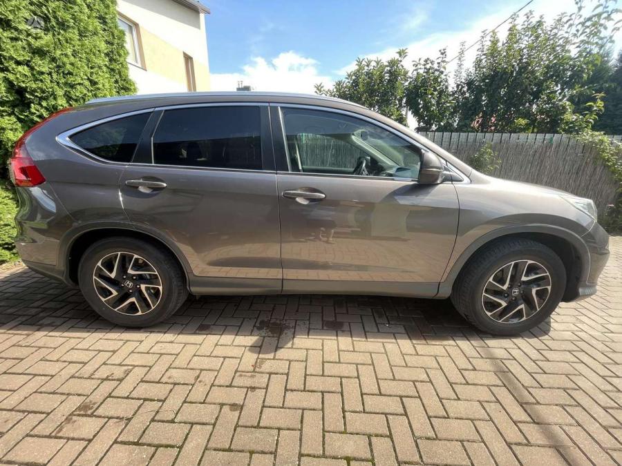 Brown Honda CR-V 2016 in Vilnius, with an engine capacity of 1.60 L and mileage of 322 thousand km for 9100 €, photo 4 on AUTOMOTO.COM.LV