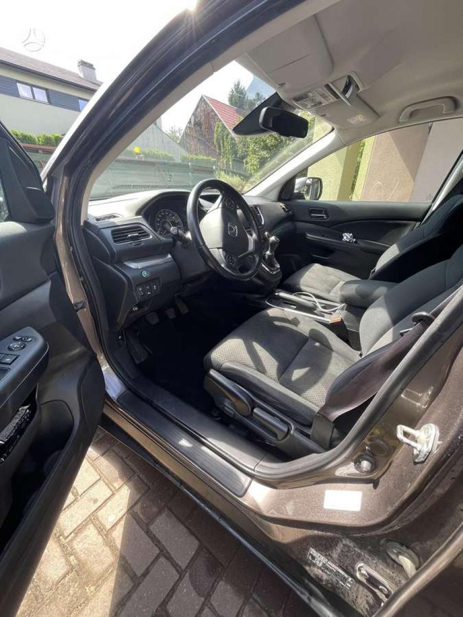 Brown Honda CR-V 2016 in Vilnius, with an engine capacity of 1.60 L and mileage of 322 thousand km for 9100 €, photo 9 on AUTOMOTO.COM.LV