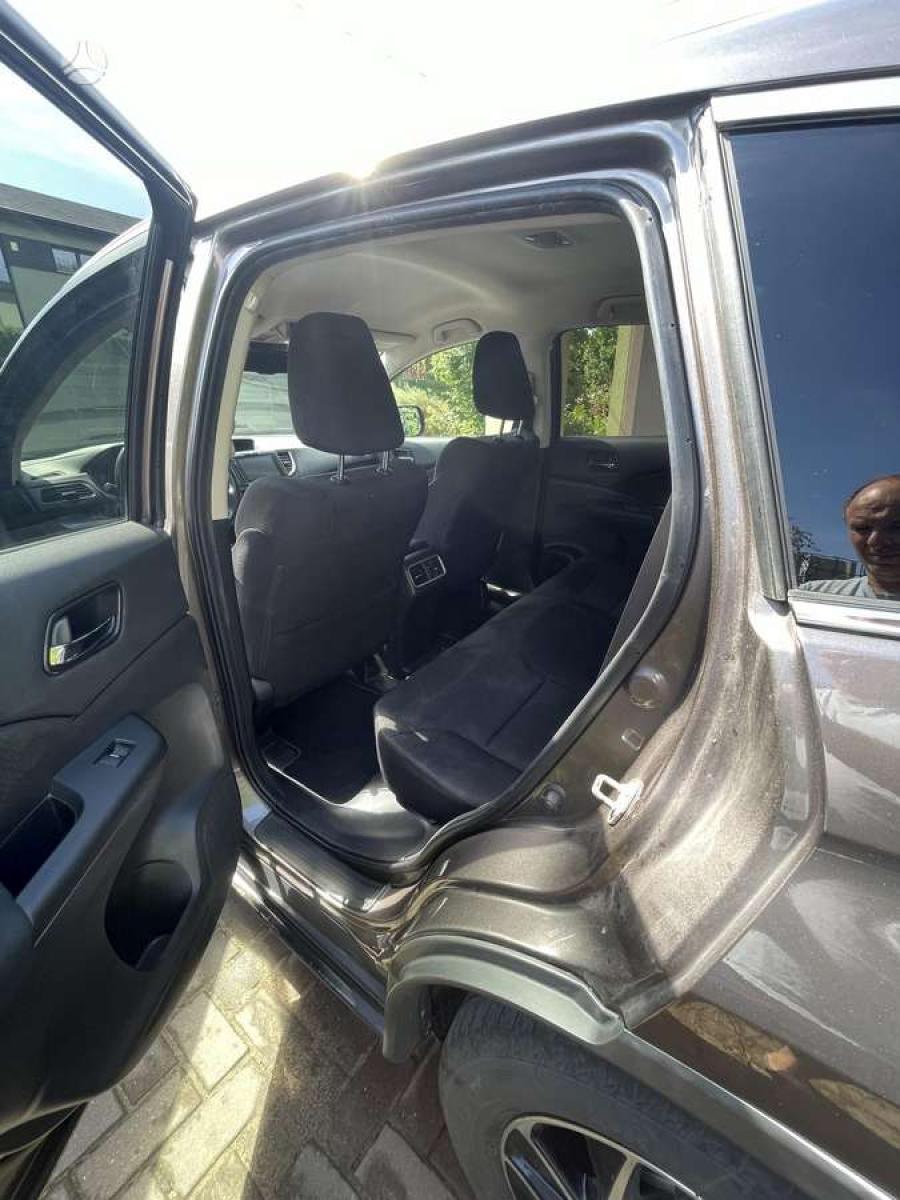 Brown Honda CR-V 2016 in Vilnius, with an engine capacity of 1.60 L and mileage of 322 thousand km for 9100 €, photo 10 on AUTOMOTO.COM.LV