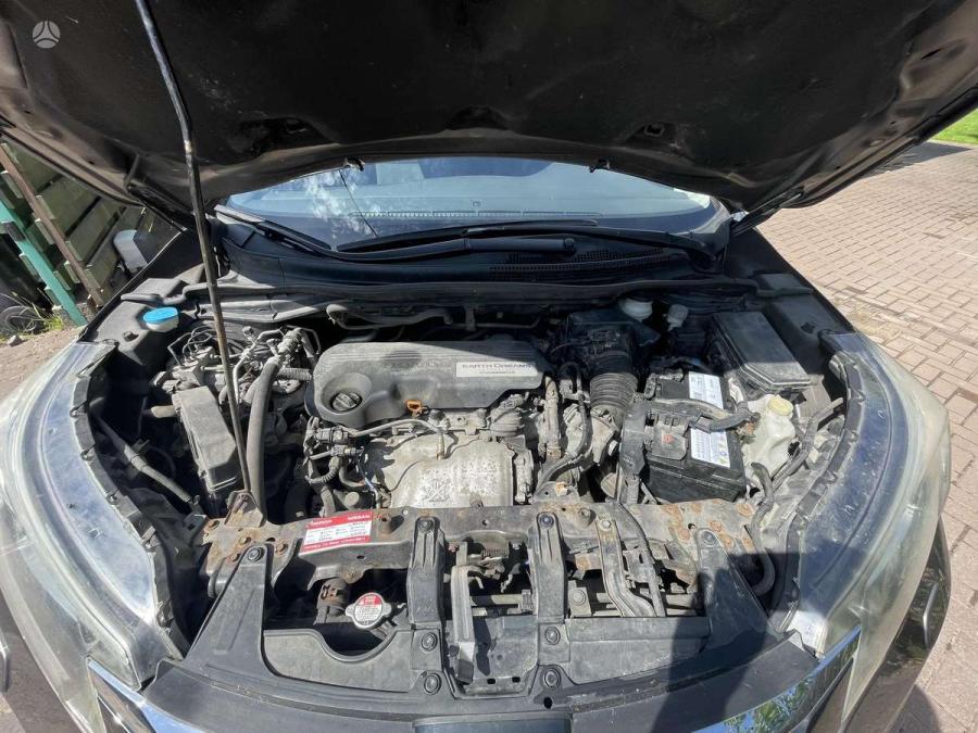 Brown Honda CR-V 2016 in Vilnius, with an engine capacity of 1.60 L and mileage of 322 thousand km for 9100 €, photo 12 on AUTOMOTO.COM.LV