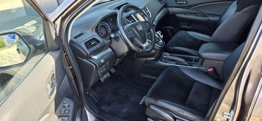 Brown Honda CR-V 2016 in Siauliai, with an engine capacity of 1.60 L and mileage of 212 thousand km for 12999 €, photo 19 on AUTOMOTO.COM.LV