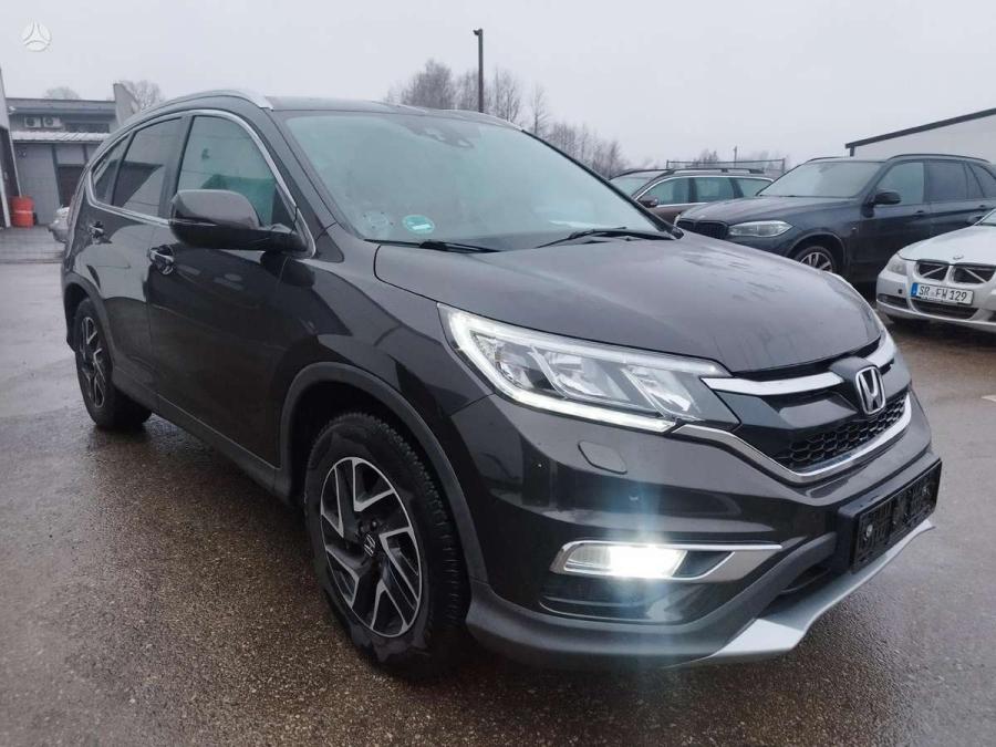 Brown Honda CR-V 2017 in Utena, with an engine capacity of 1.60 L and mileage of 249 thousand km for 10800 €, photo 2 on AUTOMOTO.COM.LV