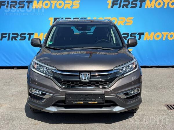 Brown Honda CR-V 2017 in Riga, with an engine capacity of 1.60 L and mileage of 123 thousand km for 12950 €, photo 3 on AUTOMOTO.COM.LV
