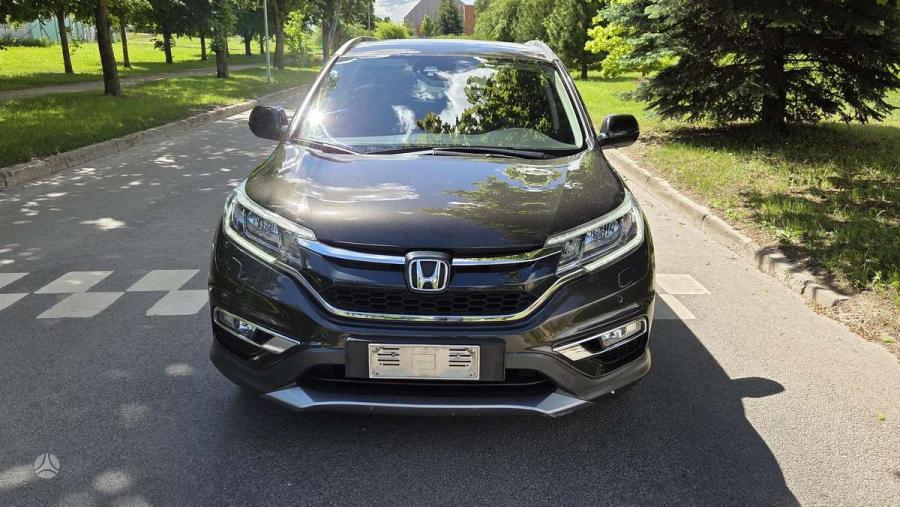 Brown Honda CR-V 2017 in Panevezys, with an engine capacity of 1.60 L and mileage of 260 thousand km for 11200 €, photo 3 on AUTOMOTO.COM.LV