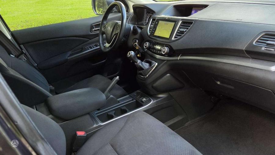 Brown Honda CR-V 2017 in Panevezys, with an engine capacity of 1.60 L and mileage of 260 thousand km for 11200 €, photo 12 on AUTOMOTO.COM.LV