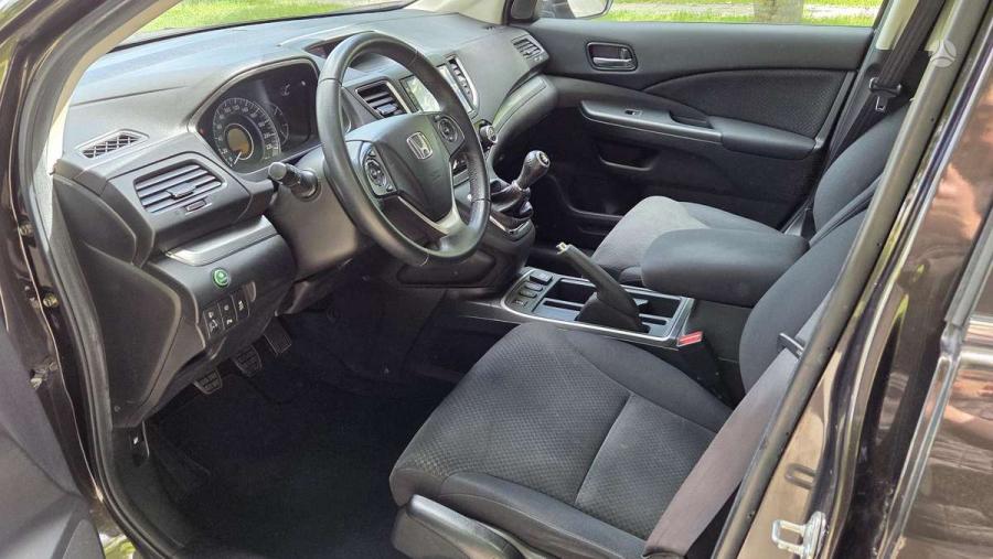 Brown Honda CR-V 2017 in Panevezys, with an engine capacity of 1.60 L and mileage of 260 thousand km for 11200 €, photo 26 on AUTOMOTO.COM.LV