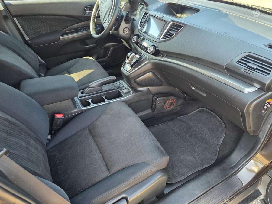 Brown Honda CR-V 2017 in Marijampole, with an engine capacity of 1.60 L and mileage of 302 thousand km for 8800 €, photo 12 on AUTOMOTO.COM.LV