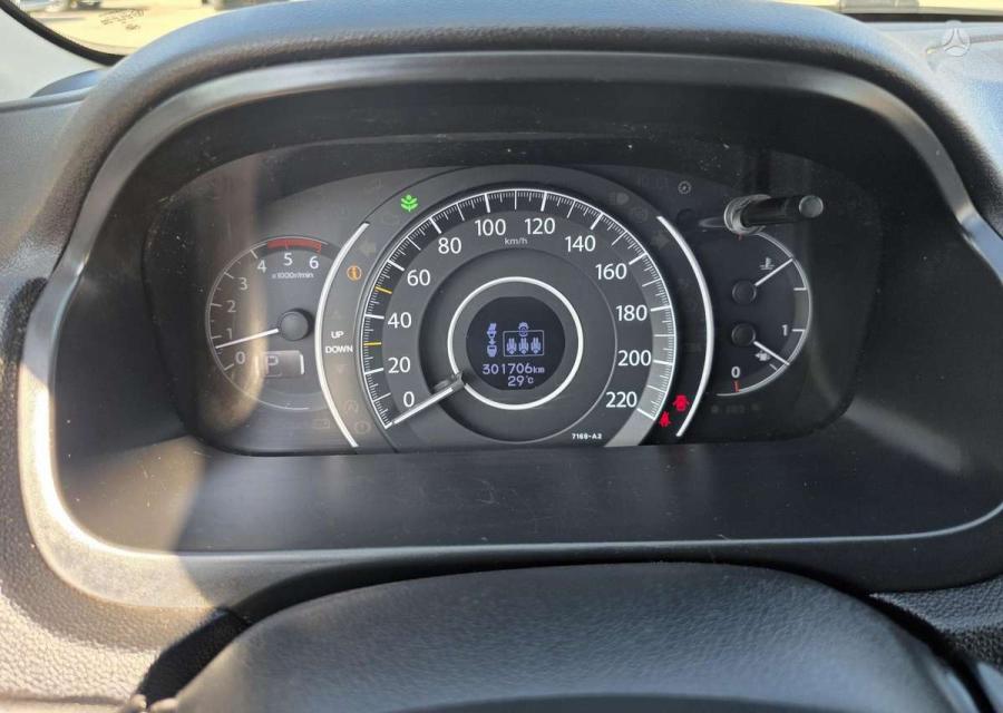 Brown Honda CR-V 2017 in Marijampole, with an engine capacity of 1.60 L and mileage of 302 thousand km for 8800 €, photo 16 on AUTOMOTO.COM.LV
