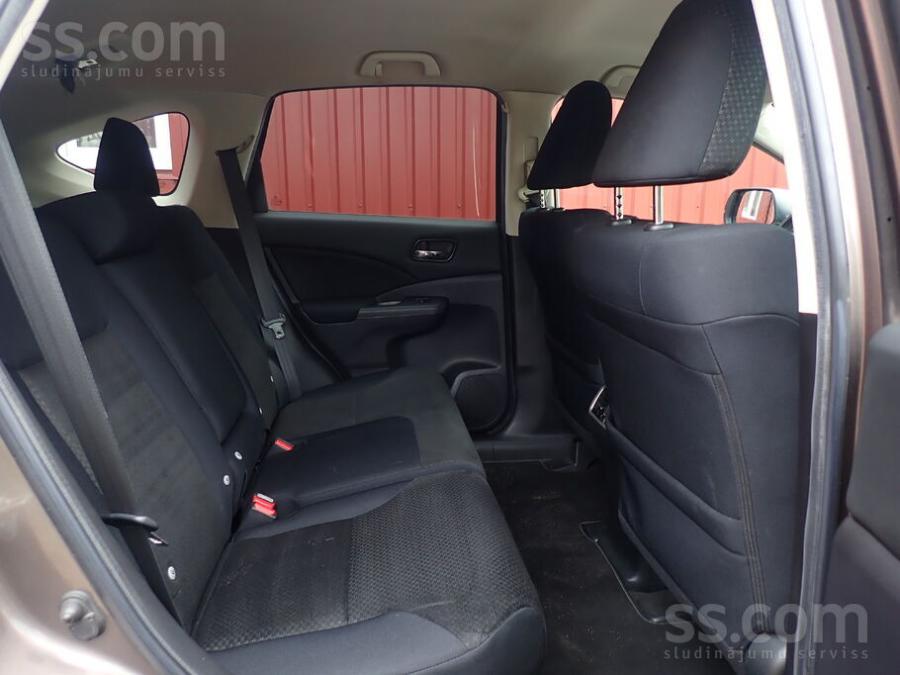 Brown Honda CR-V 2017 in Liepaja, with an engine capacity of 1.60 L and mileage of 222 thousand km for 11950 €, photo 6 on AUTOMOTO.COM.LV