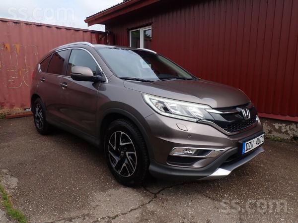 Brown Honda CR-V 2017 in Liepaja, with an engine capacity of 1.60 L and mileage of 222 thousand km for 11950 €, photo 1 on AUTOMOTO.COM.LV