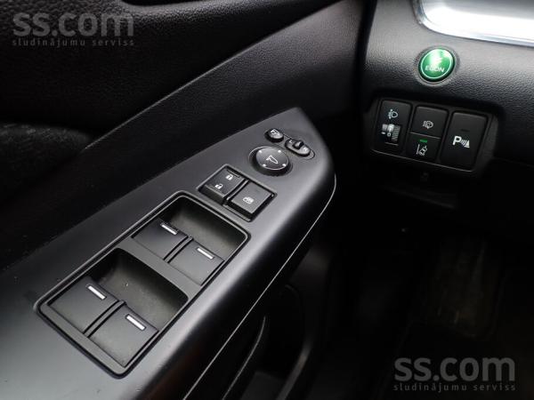 Brown Honda CR-V 2017 in Liepaja, with an engine capacity of 1.60 L and mileage of 222 thousand km for 11950 €, photo 10 on AUTOMOTO.COM.LV