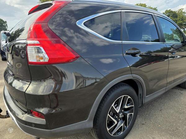 Brown Honda CR-V 2017 in Marijampole, with an engine capacity of 1.60 L and mileage of 302 thousand km for 9550 €, photo 4 on AUTOMOTO.COM.LV