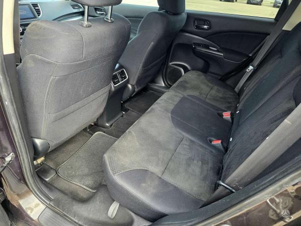 Brown Honda CR-V 2017 in Marijampole, with an engine capacity of 1.60 L and mileage of 302 thousand km for 9550 €, photo 8 on AUTOMOTO.COM.LV