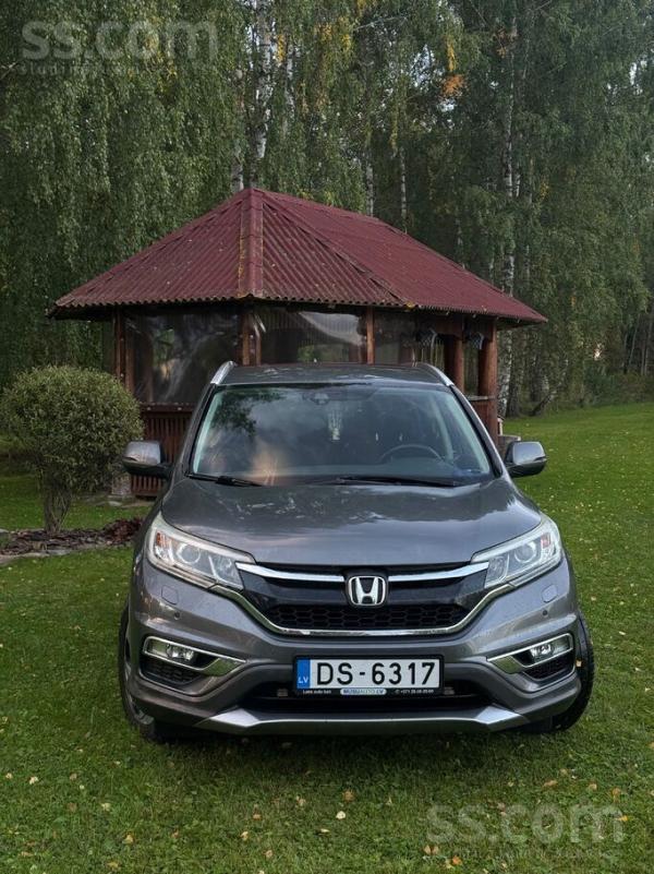 Brown Honda CR-V 2017 in Valka, with an engine capacity of 1.60 L and mileage of 23 thousand km for 12500 €, photo 3 on AUTOMOTO.COM.LV