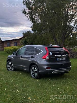 Brown Honda CR-V 2017 in Valka, with an engine capacity of 1.60 L and mileage of 23 thousand km for 12500 €, photo 4 on AUTOMOTO.COM.LV