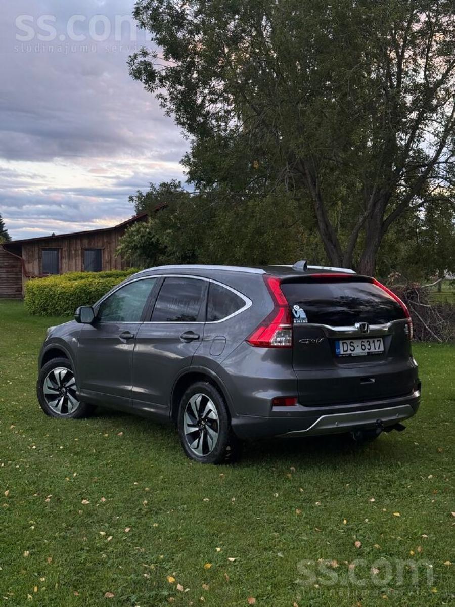Brown Honda CR-V 2017 in Valka, with an engine capacity of 1.60 L and mileage of 23 thousand km for 12500 €, photo 4 on AUTOMOTO.COM.LV