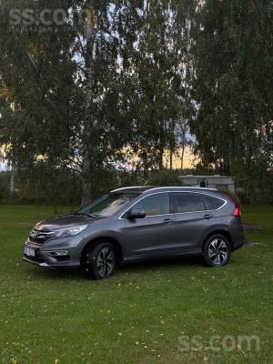 Brown Honda CR-V 2017 in Valka, with an engine capacity of 1.60 L and mileage of 23 thousand km for 12500 €, photo 5 on AUTOMOTO.COM.LV