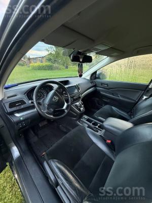 Brown Honda CR-V 2017 in Valka, with an engine capacity of 1.60 L and mileage of 23 thousand km for 12500 €, photo 6 on AUTOMOTO.COM.LV