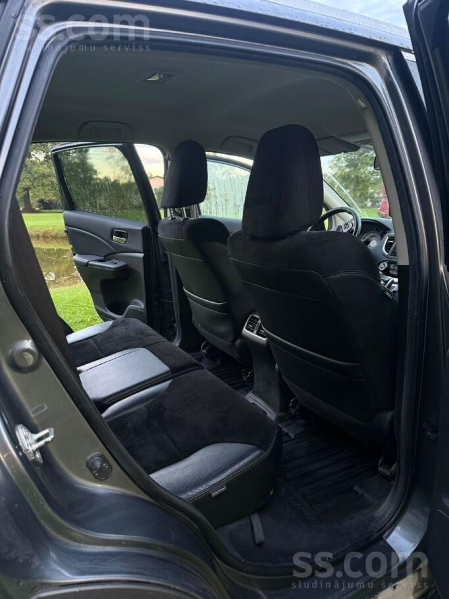 Brown Honda CR-V 2017 in Valka, with an engine capacity of 1.60 L and mileage of 23 thousand km for 12500 €, photo 7 on AUTOMOTO.COM.LV