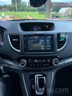 Brown Honda CR-V 2017 in Valka, with an engine capacity of 1.60 L and mileage of 23 thousand km for 12500 €, photo 9 on AUTOMOTO.COM.LV