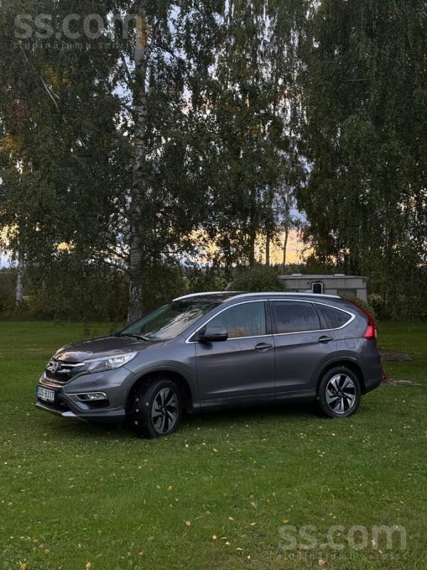 Brown Honda CR-V 2017 in Valka, with an engine capacity of 1.60 L and mileage of 231 thousand km for 12500 €, photo 5 on AUTOMOTO.COM.LV