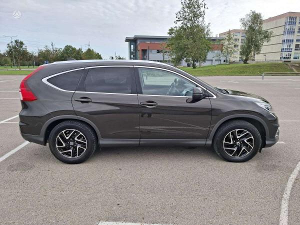 Brūns Honda CR-V 2017 Šauļi, ar dzinēja tilpumu 1.60 L un nobraukumu 161 tūkst. km par 13700 €, foto 5 vietnē AUTOMOTO.COM.LV