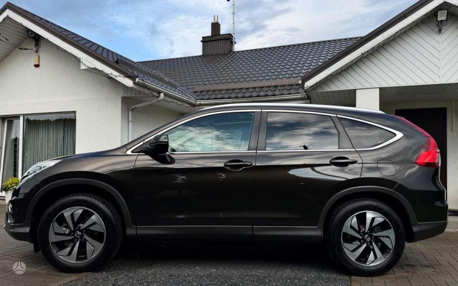 Brown Honda CR-V 2018 in Kaunas, with an engine capacity of 1.60 L and mileage of 199 thousand km for 14800 €, photo 26 on AUTOMOTO.COM.LV