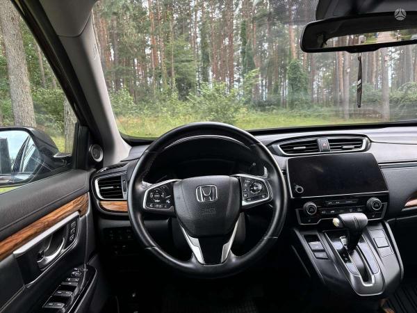 Brown Honda CR-V 2018 in Varena, with an engine capacity of 1.50 L and mileage of 240 thousand km for 17500 €, photo 9 on AUTOMOTO.COM.LV
