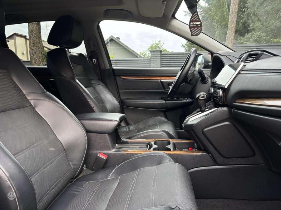 Brown Honda CR-V 2018 in Varena, with an engine capacity of 1.50 L and mileage of 240 thousand km for 17500 €, photo 11 on AUTOMOTO.COM.LV