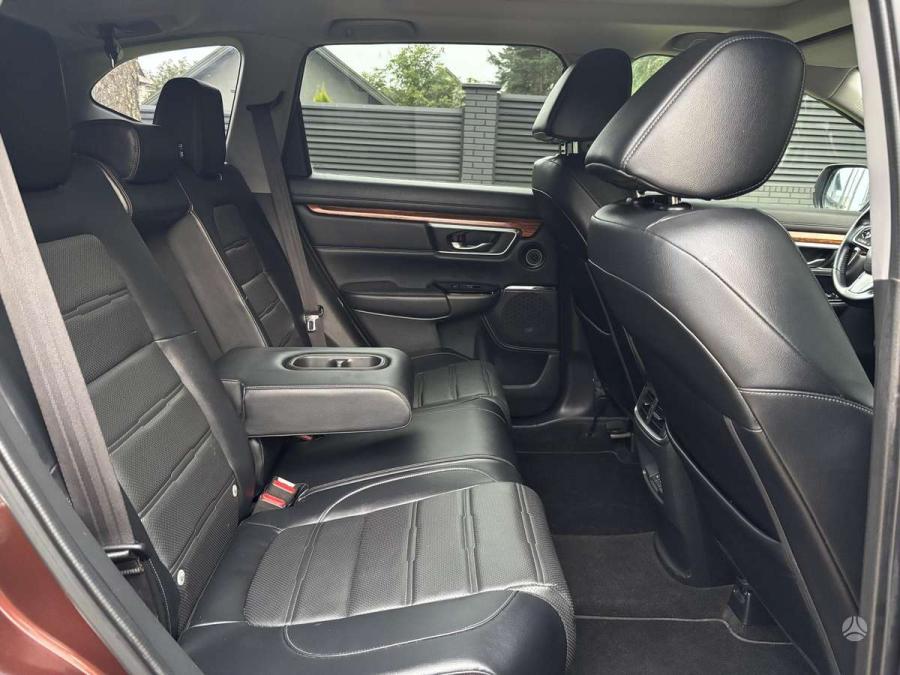 Brown Honda CR-V 2018 in Varena, with an engine capacity of 1.50 L and mileage of 240 thousand km for 17500 €, photo 12 on AUTOMOTO.COM.LV