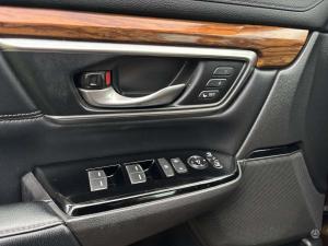 Brown Honda CR-V 2018 in Varena, with an engine capacity of 1.50 L and mileage of 240 thousand km for 17500 €, photo 15 on AUTOMOTO.COM.LV
