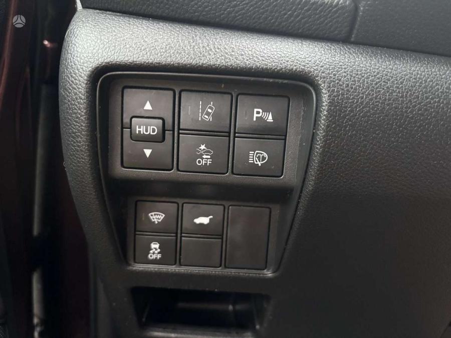 Brown Honda CR-V 2018 in Varena, with an engine capacity of 1.50 L and mileage of 240 thousand km for 17500 €, photo 16 on AUTOMOTO.COM.LV