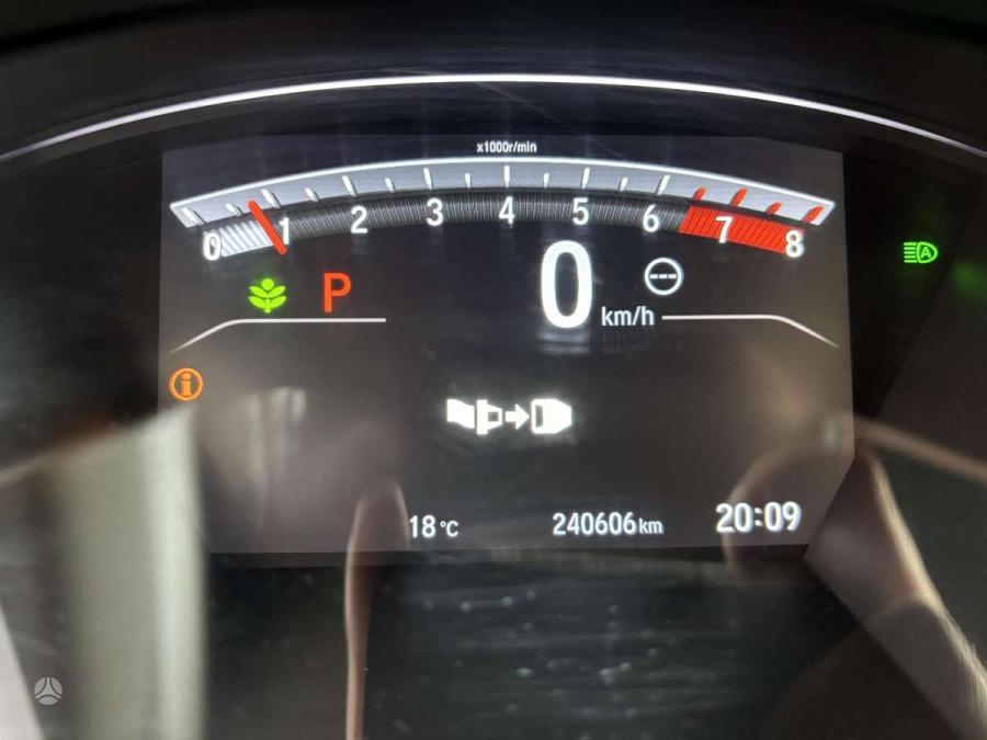 Brown Honda CR-V 2018 in Varena, with an engine capacity of 1.50 L and mileage of 240 thousand km for 17500 €, photo 24 on AUTOMOTO.COM.LV