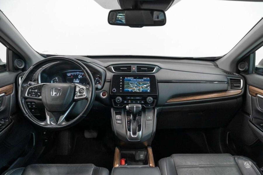 Brown Honda CR-V 2019 in Vilnius, with an engine capacity of 1.50 L and mileage of 120 thousand km for 21500 €, photo 9 on AUTOMOTO.COM.LV