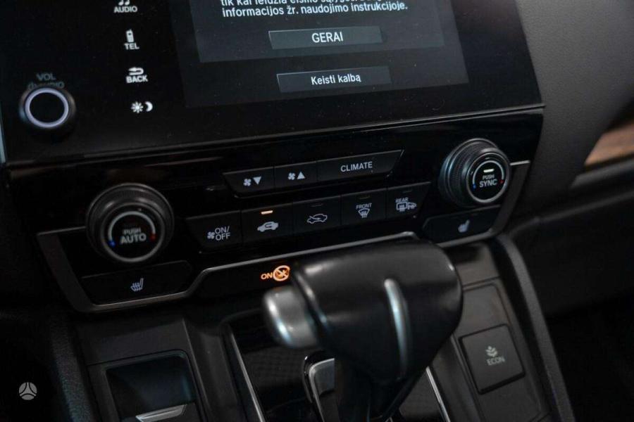 Brown Honda CR-V 2019 in Vilnius, with an engine capacity of 1.50 L and mileage of 120 thousand km for 21500 €, photo 17 on AUTOMOTO.COM.LV