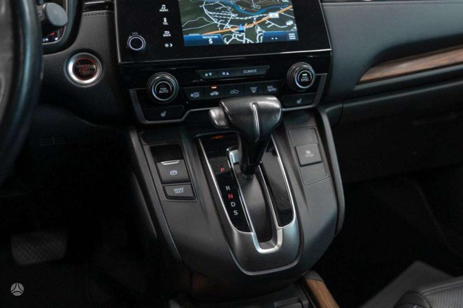 Brown Honda CR-V 2019 in Vilnius, with an engine capacity of 1.50 L and mileage of 120 thousand km for 21500 €, photo 18 on AUTOMOTO.COM.LV