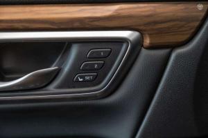 Brown Honda CR-V 2019 in Vilnius, with an engine capacity of 1.50 L and mileage of 120 thousand km for 21500 €, photo 19 on AUTOMOTO.COM.LV