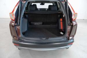 Brown Honda CR-V 2019 in Vilnius, with an engine capacity of 1.50 L and mileage of 120 thousand km for 21500 €, photo 23 on AUTOMOTO.COM.LV