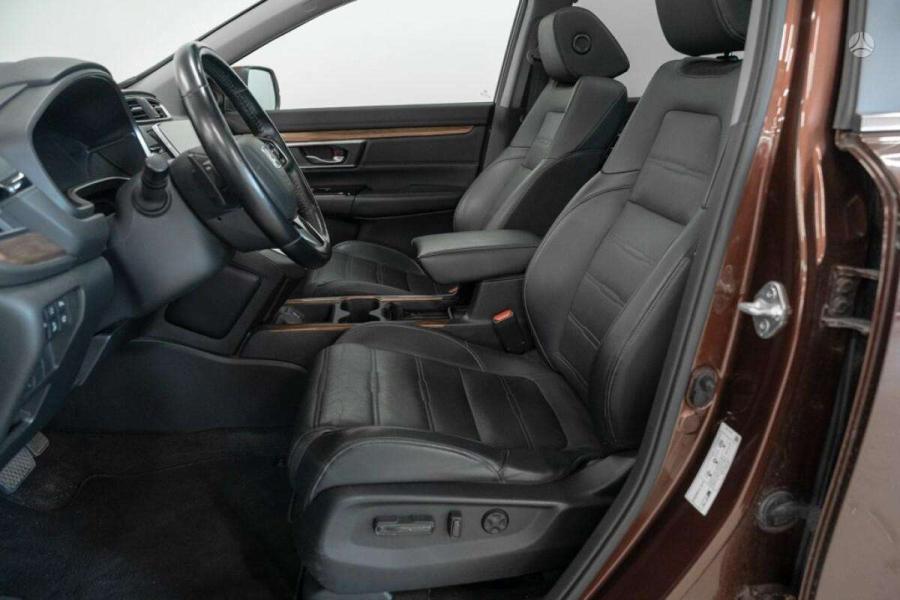 Brown Honda CR-V 2019 in Vilnius, with an engine capacity of 1.50 L and mileage of 120 thousand km for 21150 €, photo 8 on AUTOMOTO.COM.LV