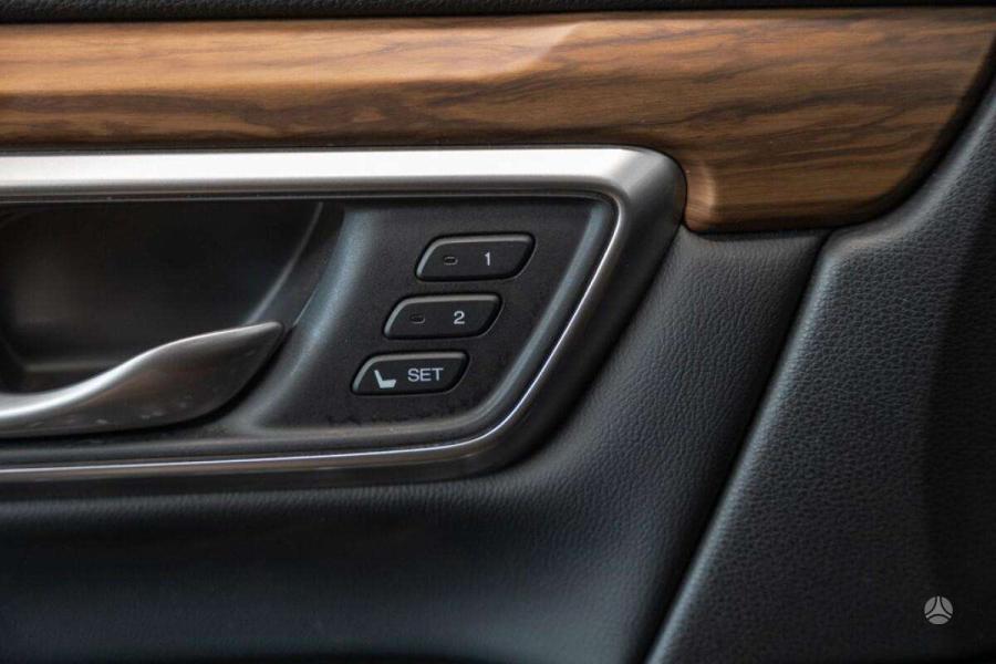 Brown Honda CR-V 2019 in Vilnius, with an engine capacity of 1.50 L and mileage of 120 thousand km for 21150 €, photo 19 on AUTOMOTO.COM.LV