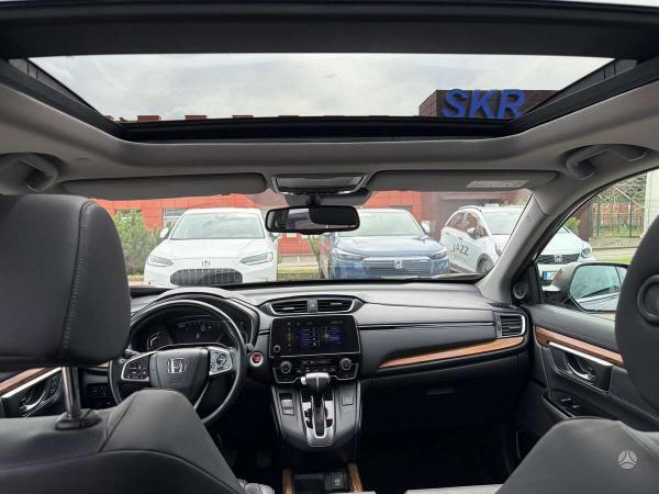 Brown Honda CR-V 2019 in Vilnius, with an engine capacity of 1.50 L and mileage of 116 thousand km for 22990 €, photo 6 on AUTOMOTO.COM.LV
