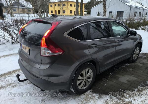 Brūns Honda CR-V 2014 Tallina, ar dzinēja tilpumu 1.60 L un nobraukumu 134 tūkst. km par 11490 €, foto 4 vietnē AUTOMOTO.COM.LV