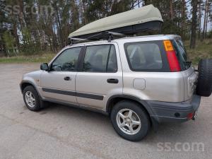 Honda CR-V 1999 in Riga, with an engine capacity of 2.00 L and mileage of 290 thousand km for 1500 €, photo 4 on AUTOMOTO.COM.LV